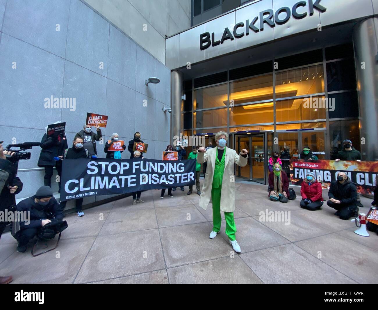 Capitalism collapse hi-res stock photography and images - Alamy