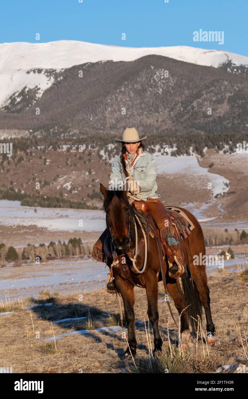 USA, Colorado, Westcliffe, Music Meadows Ranch. Female ranch hand in ...