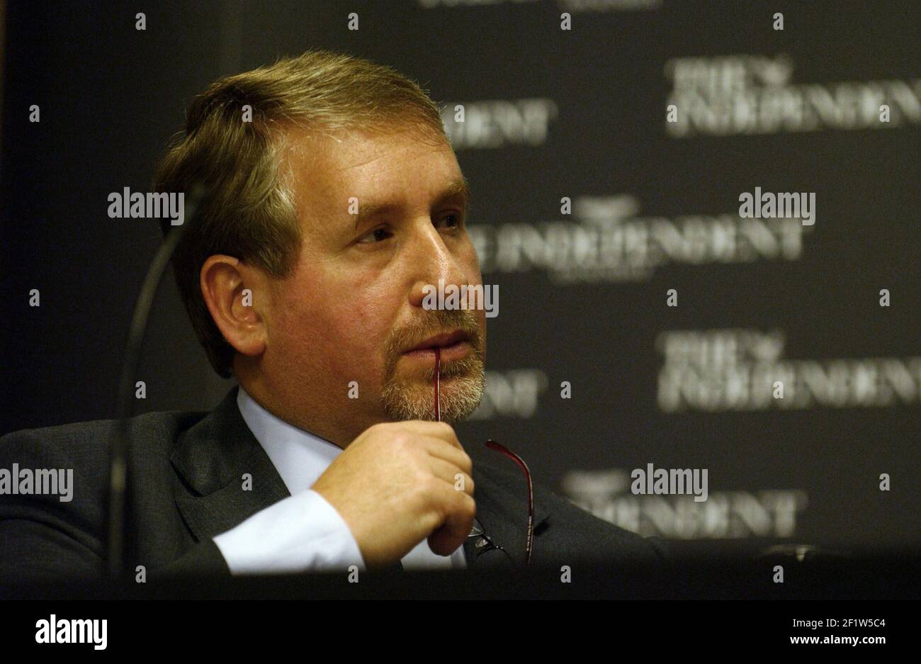 ROBERT FISK AND SIMON KELNER IN MANCHESTER TOWN HALL.22.1.06 TOM ...