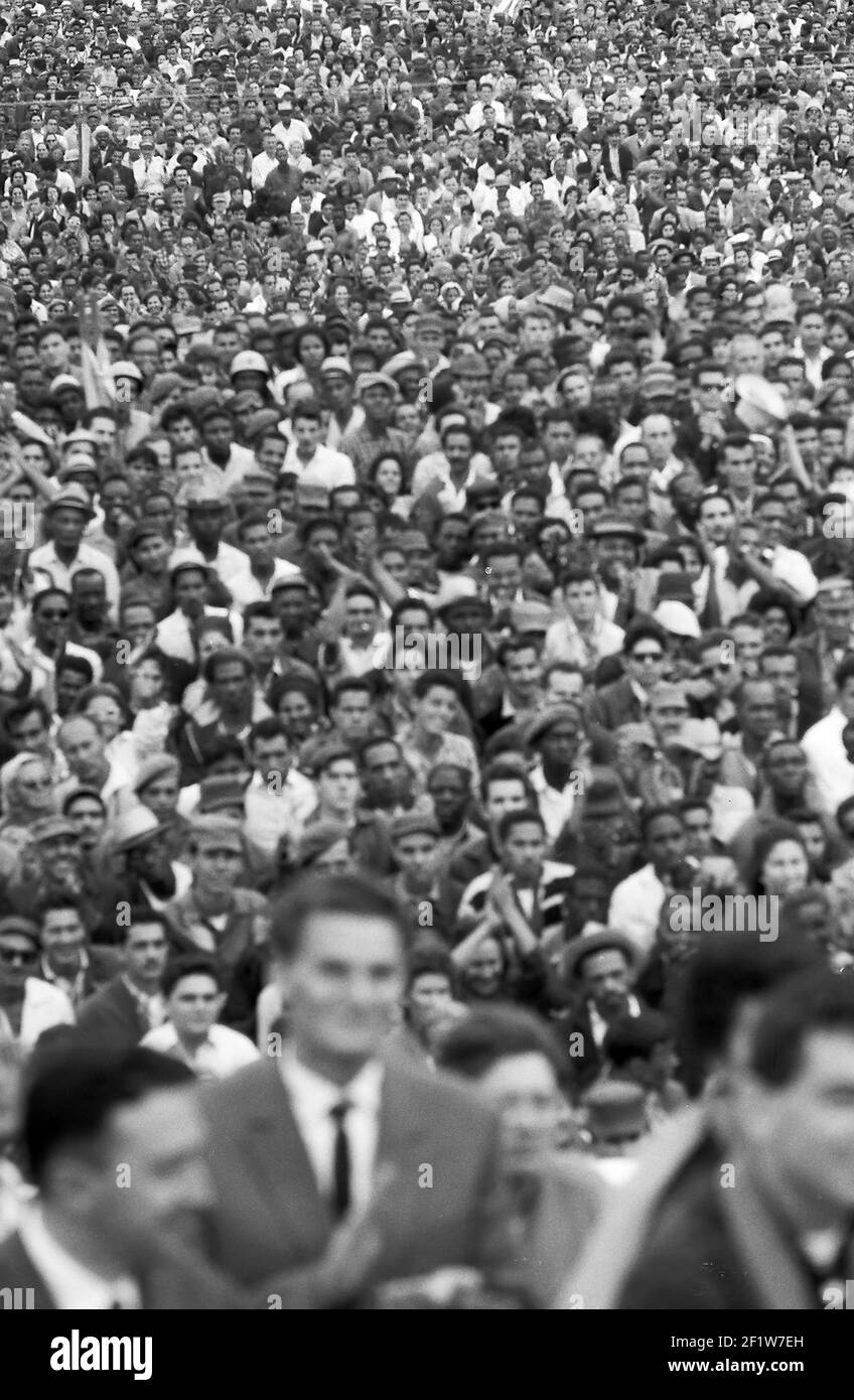 Crowd gathered at military parade, Havana (Cuba : Province), Havana ...