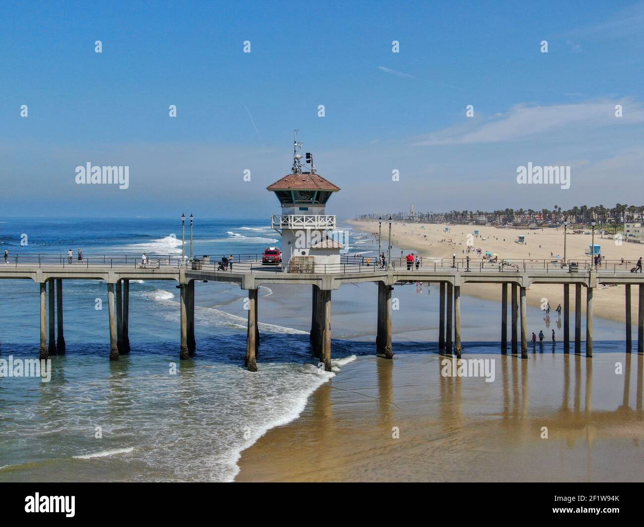 Huntington beach boardwalk hi-res stock photography and images - Alamy
