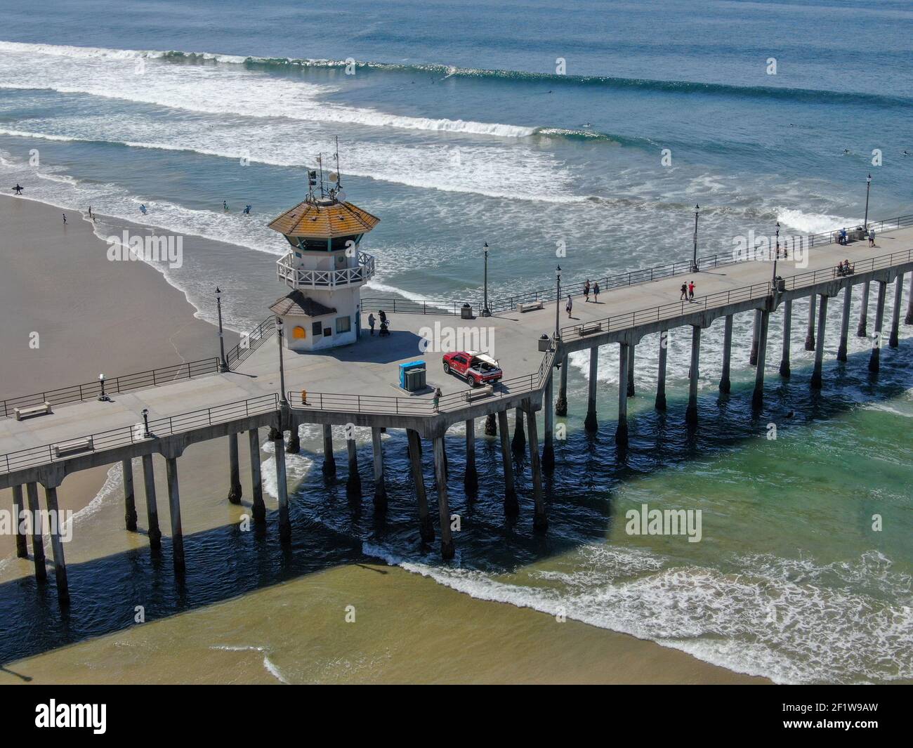 Huntington beach boardwalk hi-res stock photography and images - Alamy