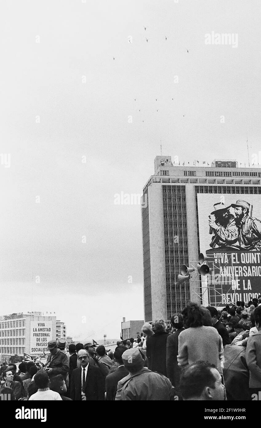 Crowd and building covered with banner, military parade, Havana (Cuba ...