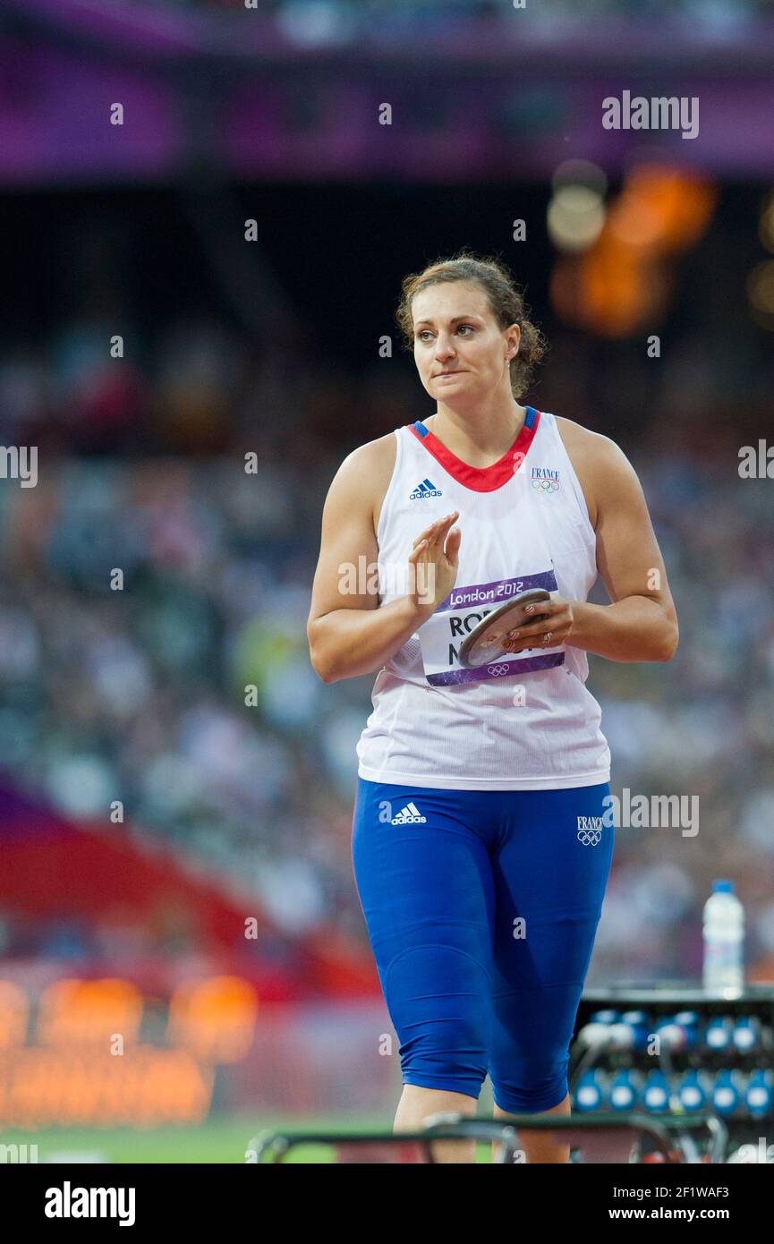Women discus hi-res stock photography and images - Alamy