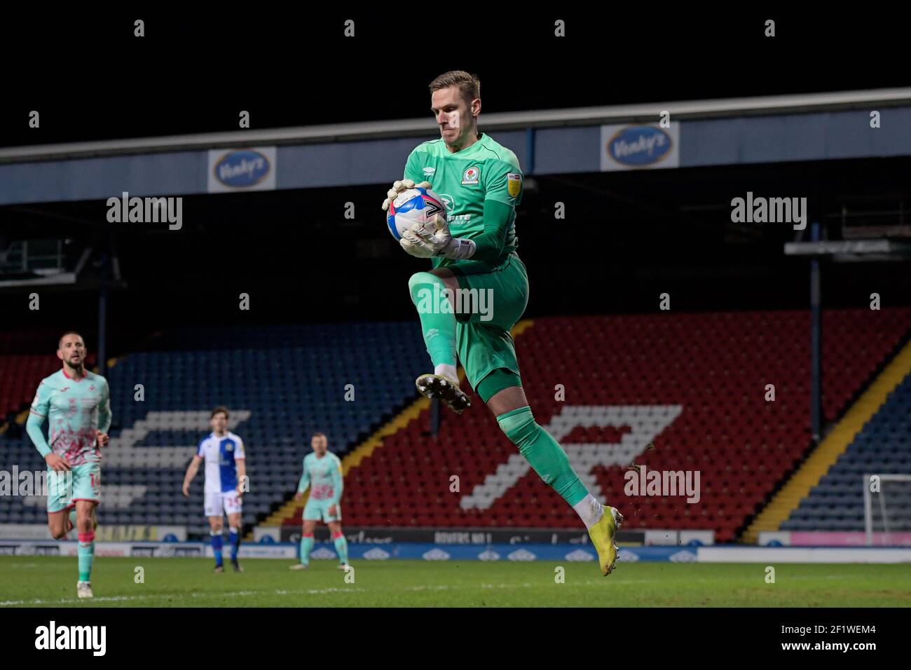 Blackburn rovers goalkeeper thomas kaminski hi-res stock photography ...