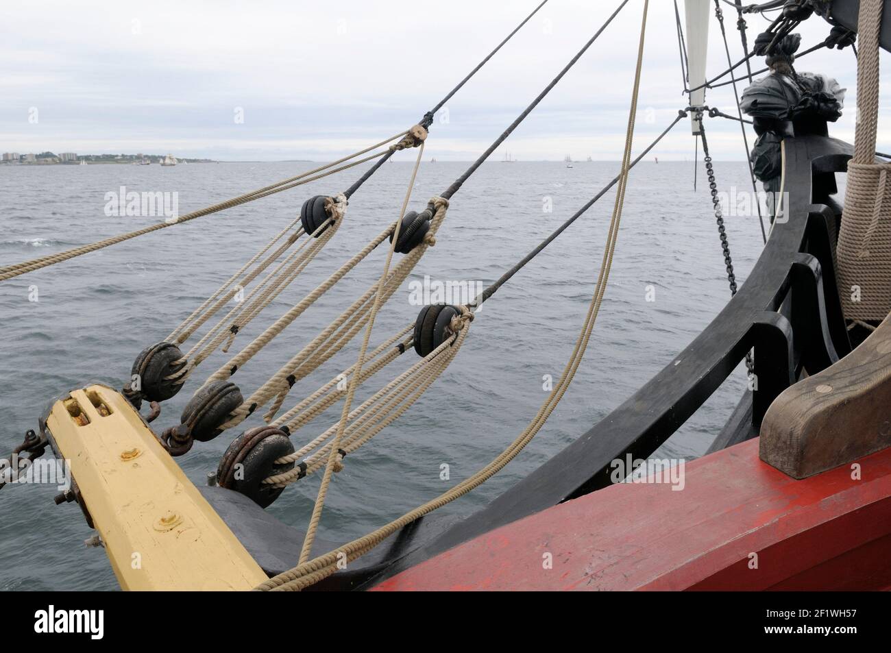 Rigging on hms bounty tall hi-res stock photography and images - Alamy