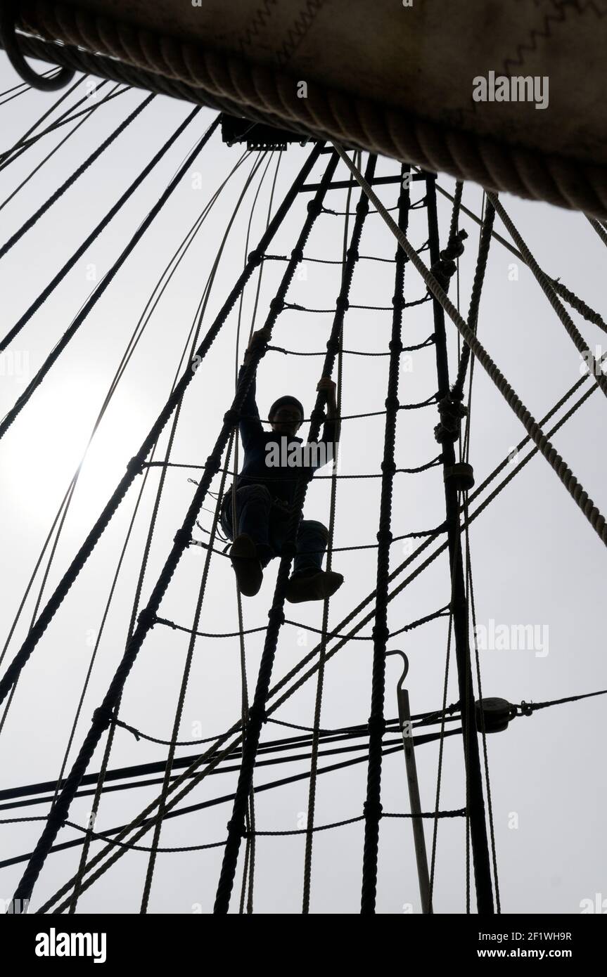 Rigging on hms bounty tall hi-res stock photography and images - Alamy