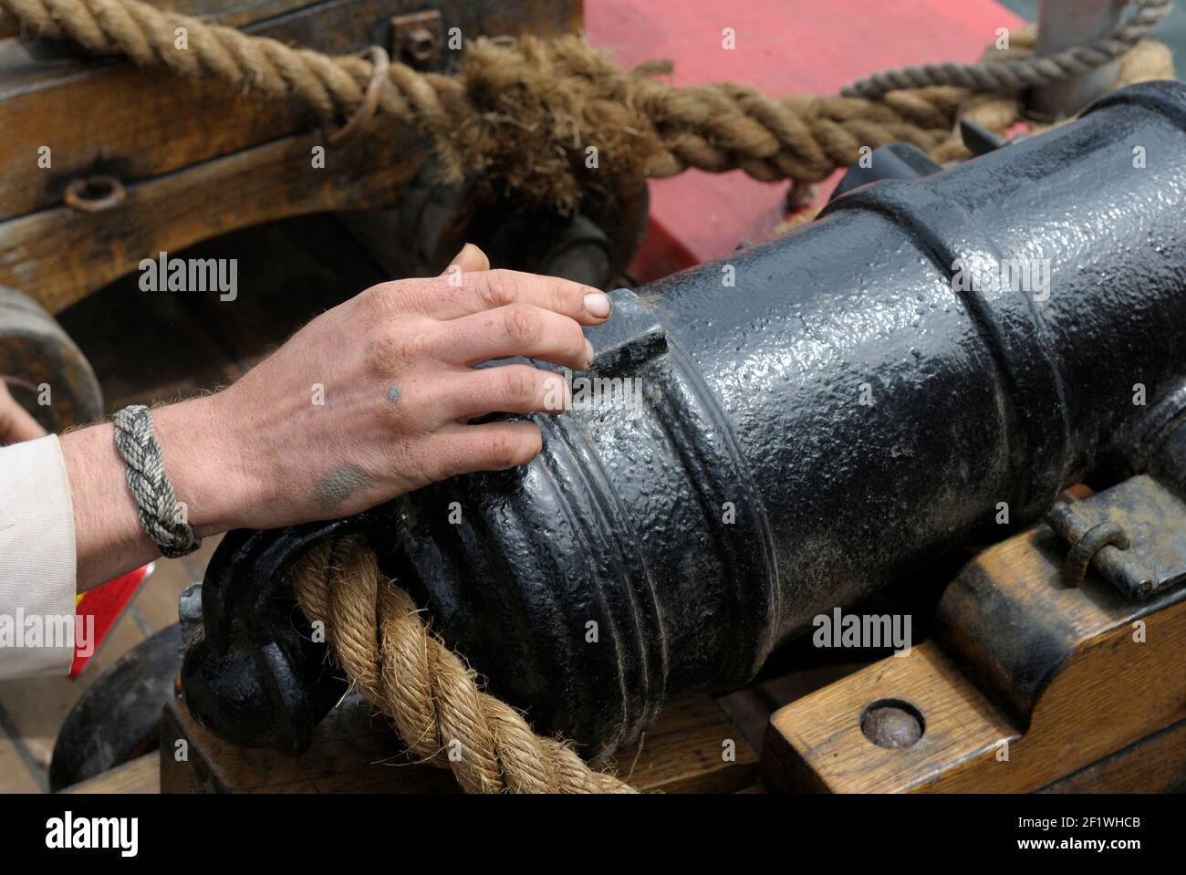 Deck cannon on the HMS Bounty, a 180-foot (54 meter) square-rigged ...