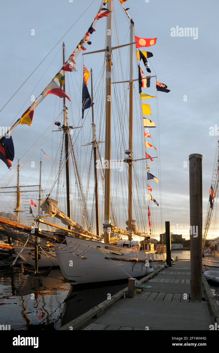 Vancouver shipyard hi-res stock photography and images - Alamy