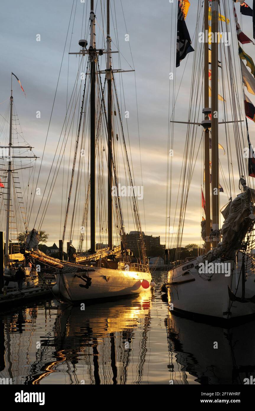Gaff rigged schooner hi-res stock photography and images - Alamy