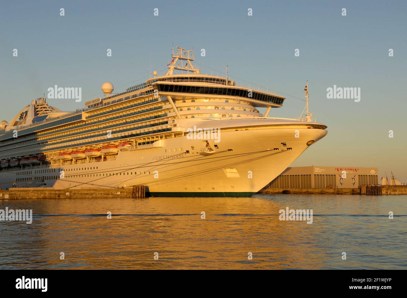 Cruise ship Golden Princess docked at Ogden Point in Victoria Harbour ...