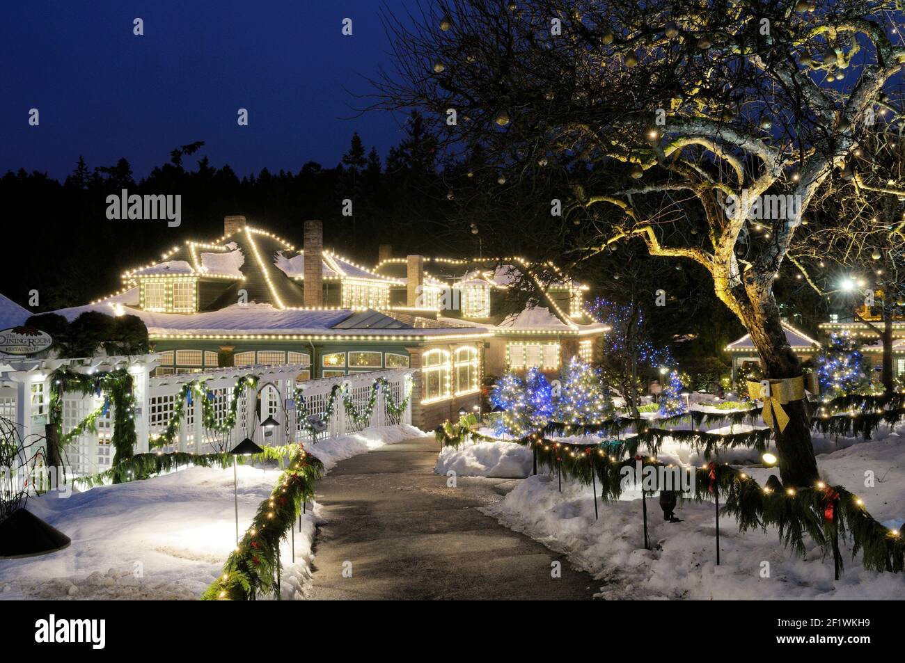 The historic Butchart home at Christmas, The Butchart Gardens ...