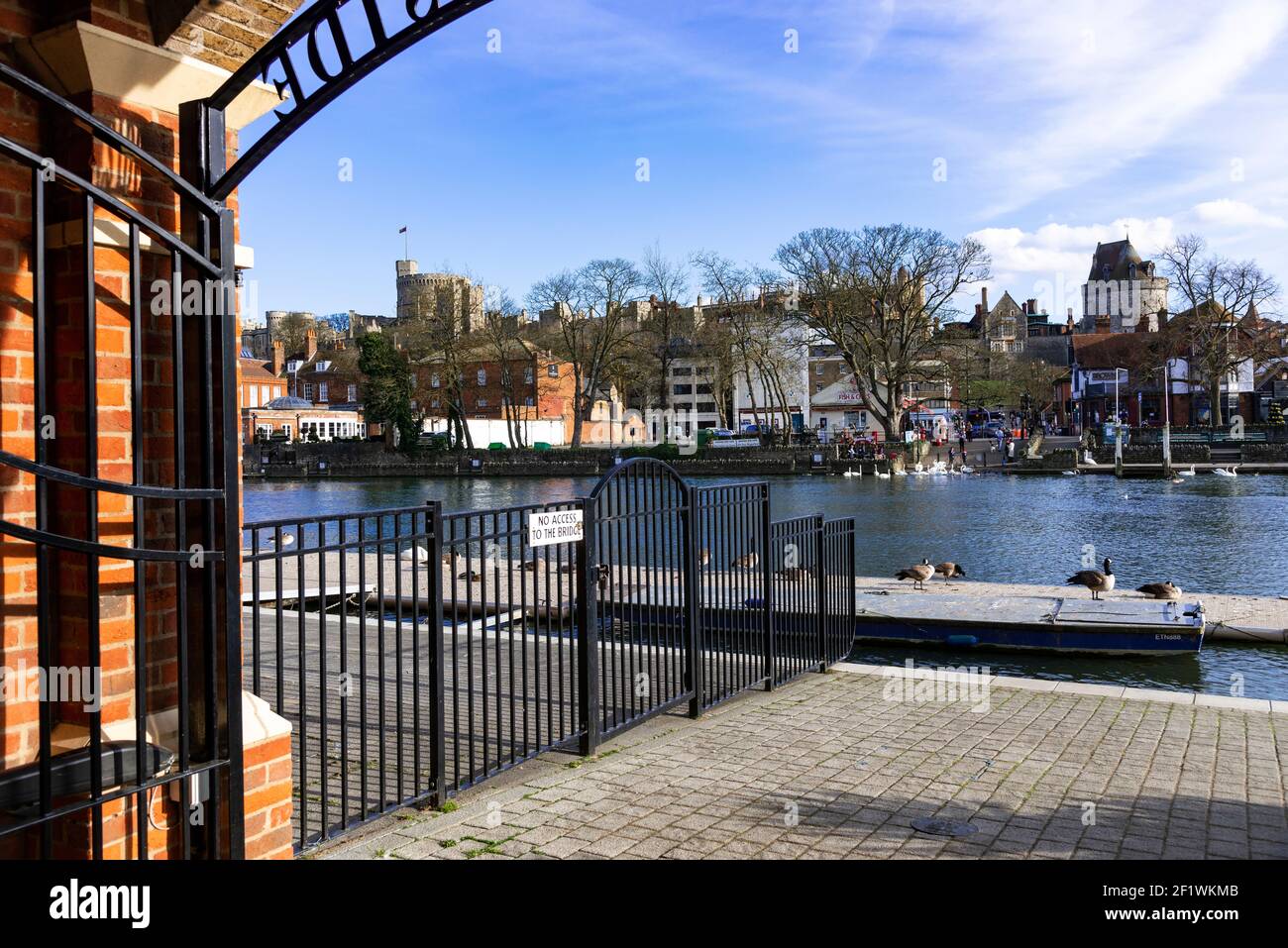 Thameside windsor hi-res stock photography and images - Alamy