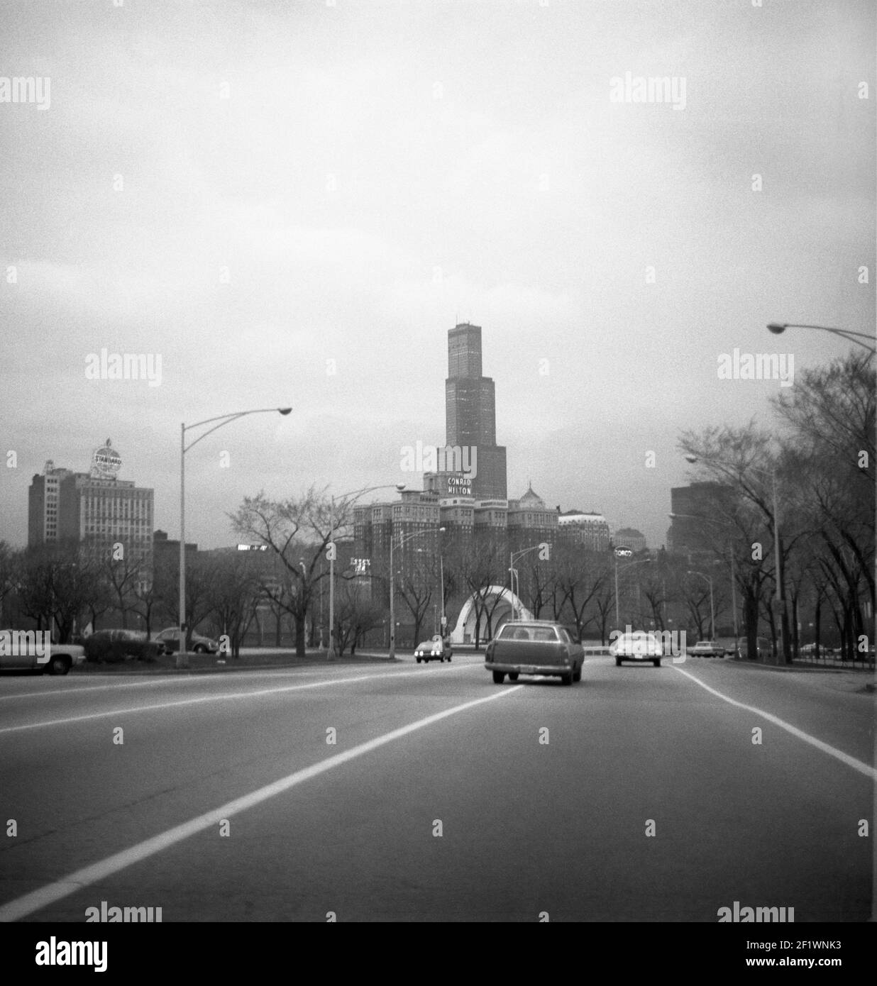 Chicago skyline 1970s hi-res stock photography and images - Alamy