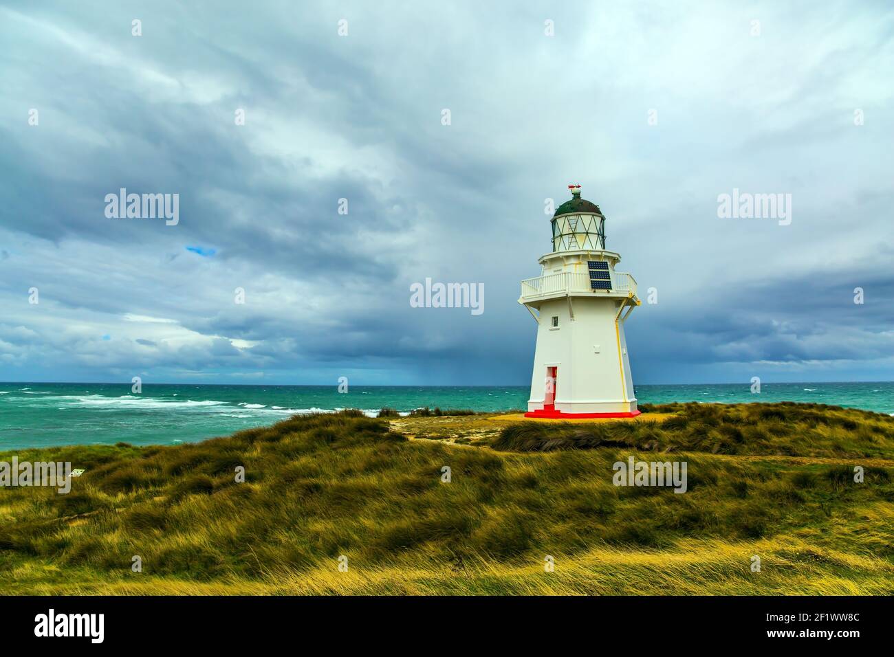 Great white lighthouse Waipapa Stock Photo - Alamy