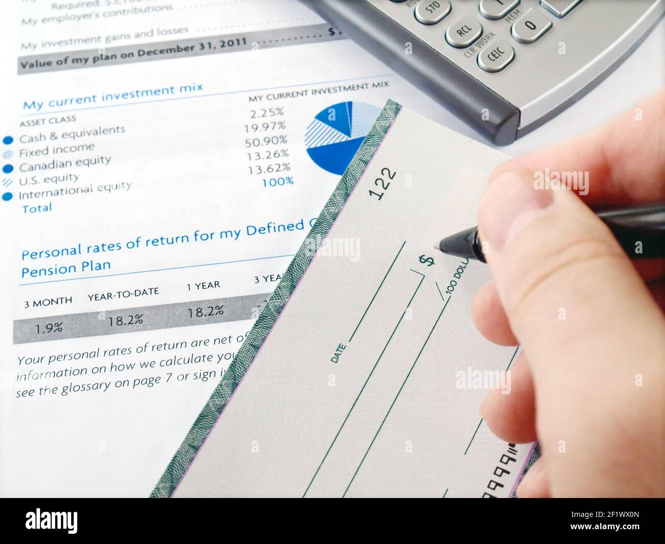 Business cheque hi-res stock photography and images - Alamy