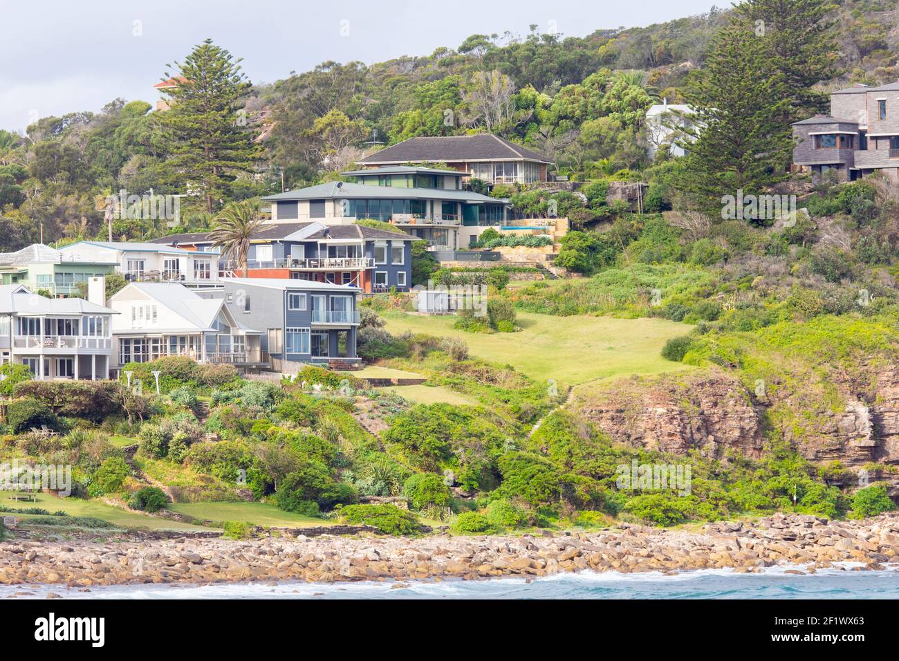 Sydney waterfront homes at Avalon Beach overlooking the ocean,Sydney ...