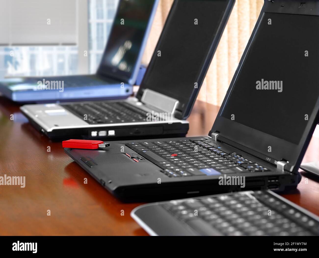 School computer lab hi-res stock photography and images - Alamy