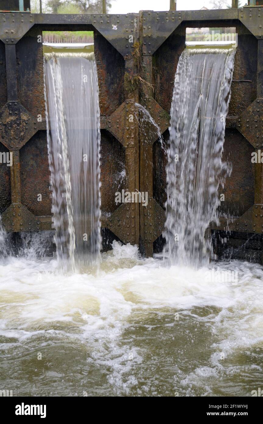 Spill gate hi-res stock photography and images - Alamy