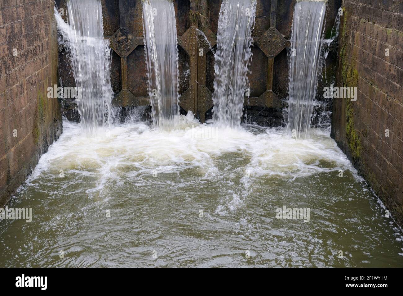 Nievre lock gates hi-res stock photography and images - Alamy