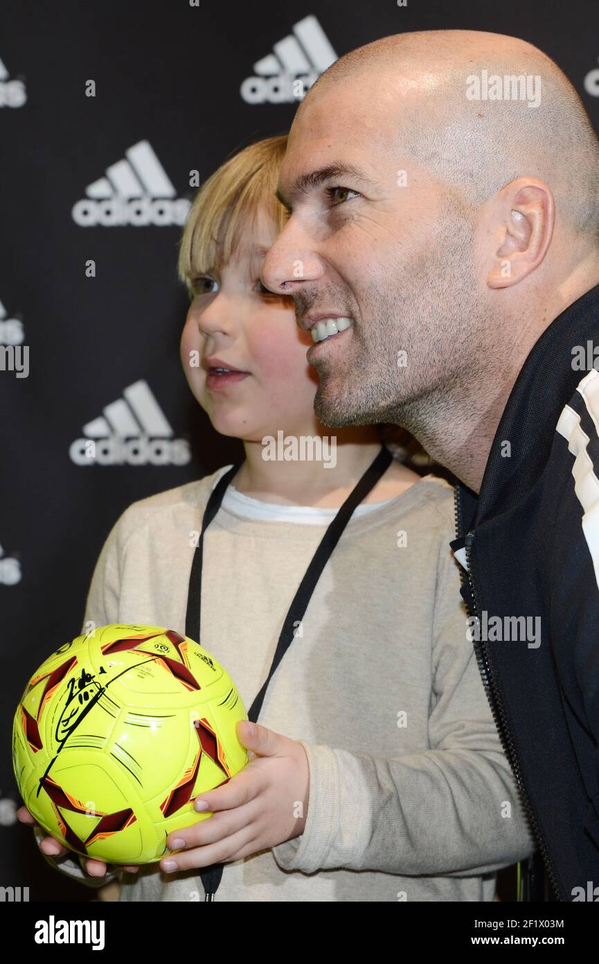 FOOTBALL - MISCS 2012/2013 - DAVID BECKHAM AND ZINEDINE ZIDANE IN ...