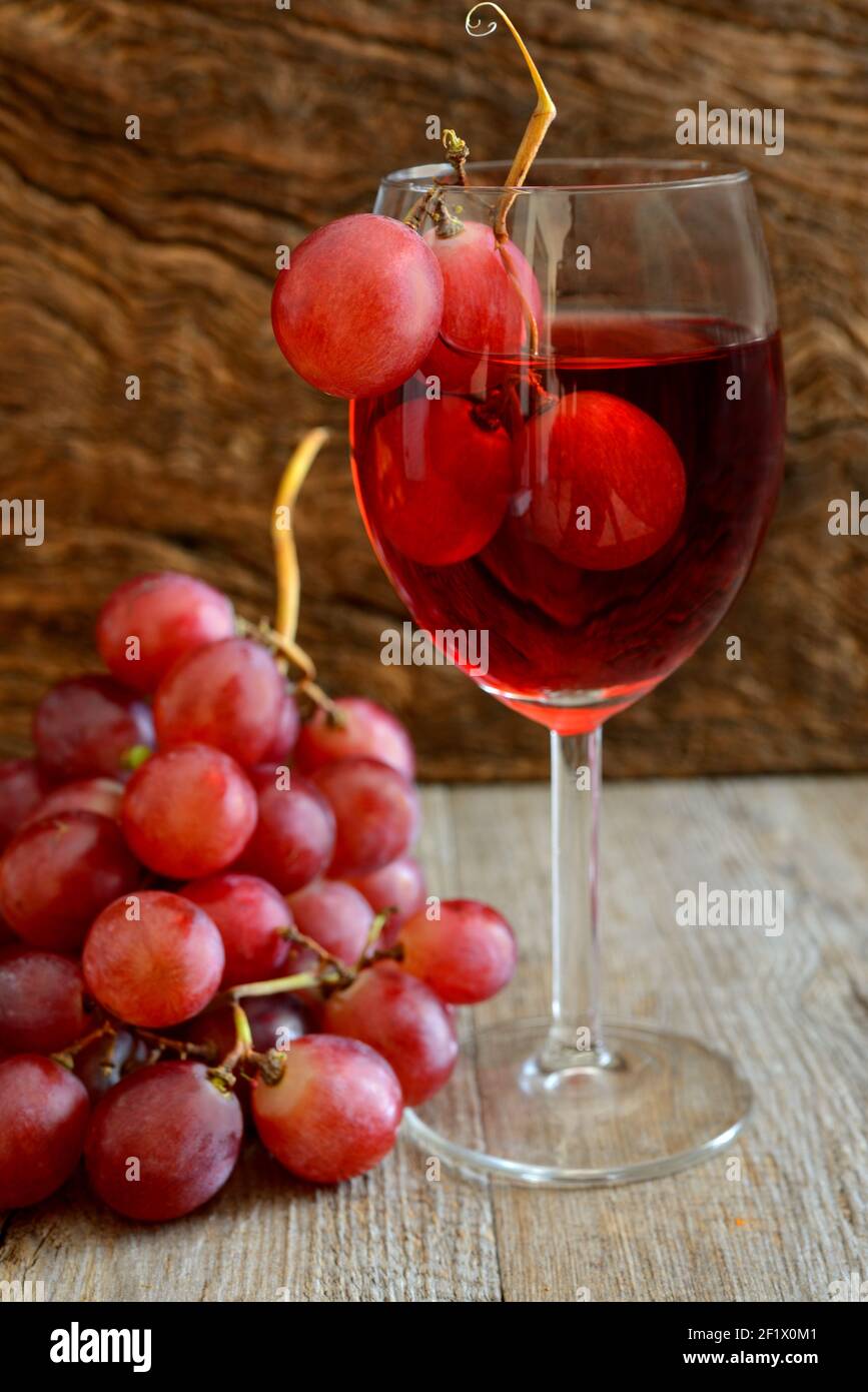 Rose wine grapes hi-res stock photography and images - Alamy