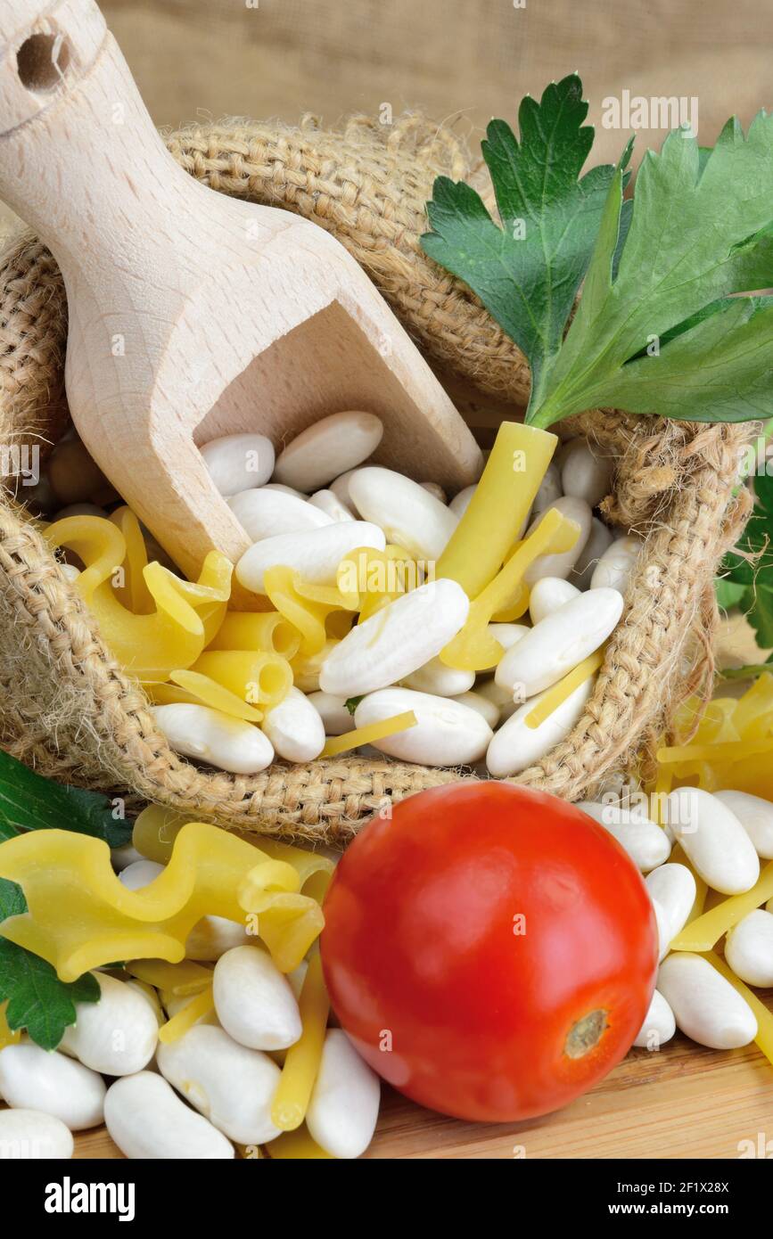 Cannellini beans, pasta hi-res stock photography and images - Alamy