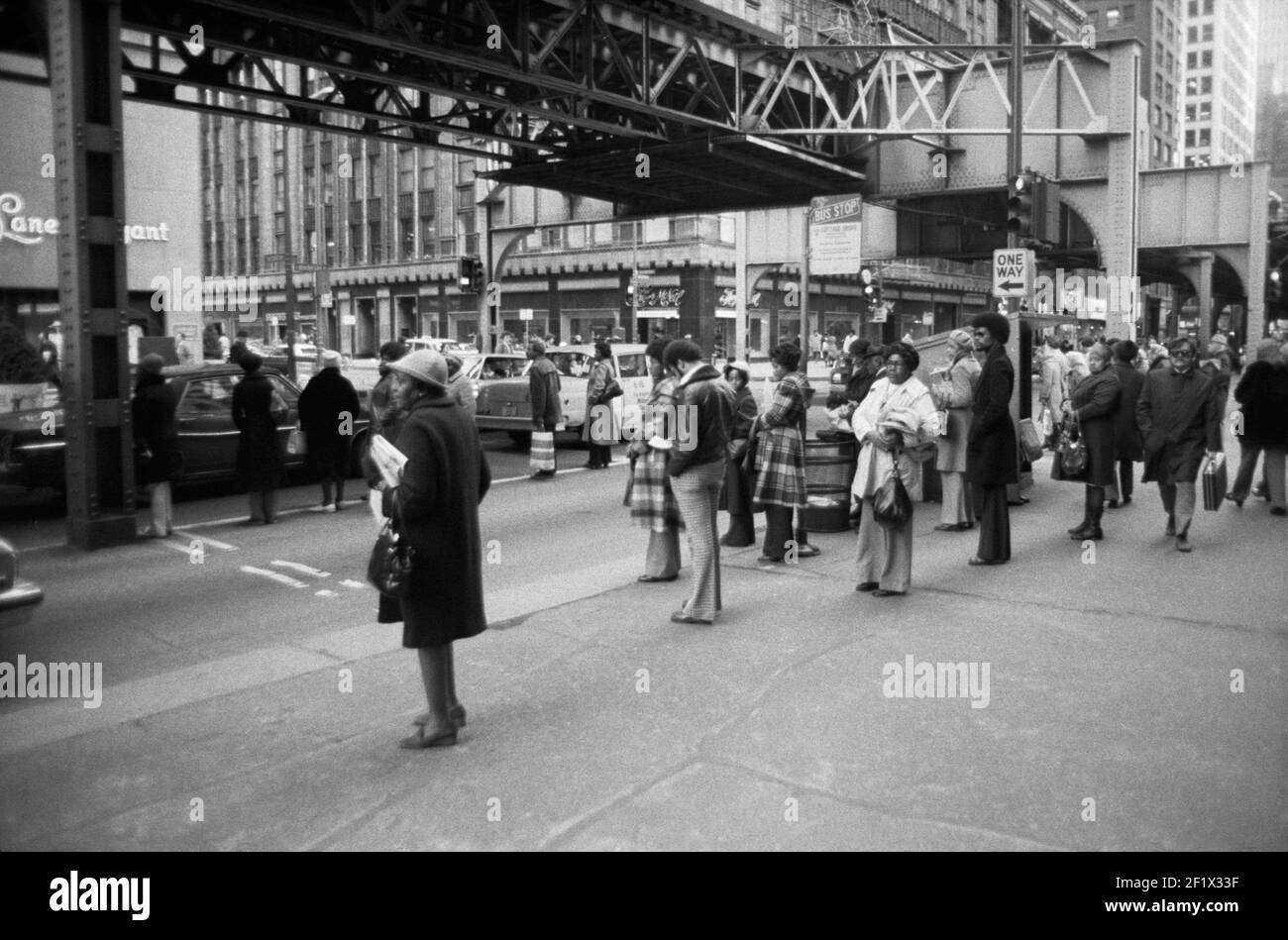 Chicago street scene 1970s hi-res stock photography and images - Alamy
