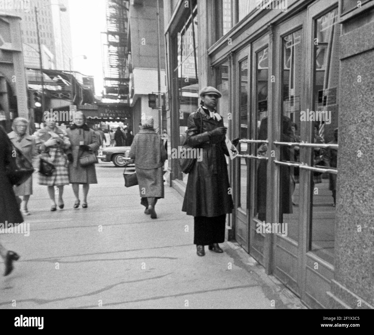 Chicago street scene 1970s hi-res stock photography and images - Alamy
