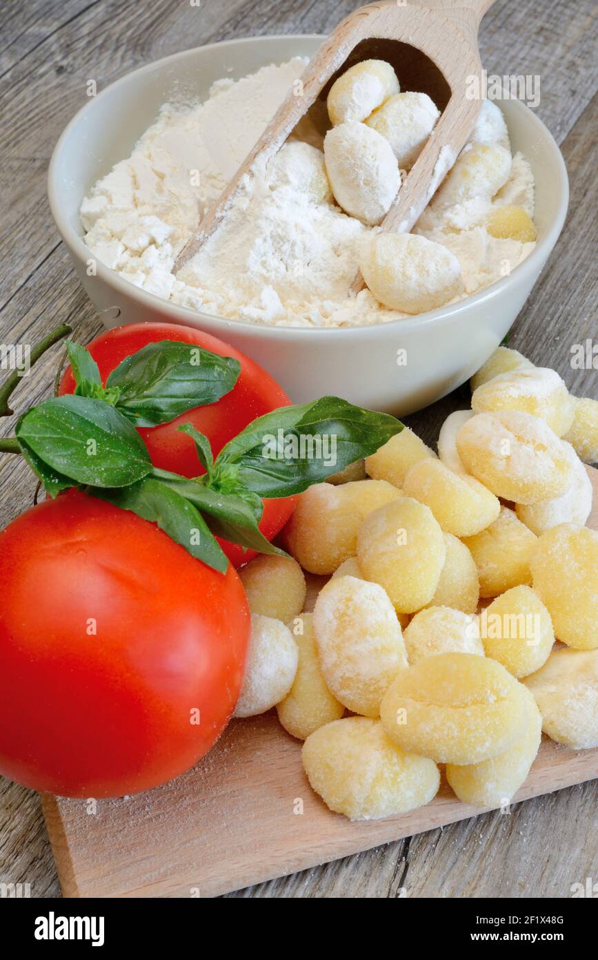 Pasta bread grains hi-res stock photography and images - Alamy