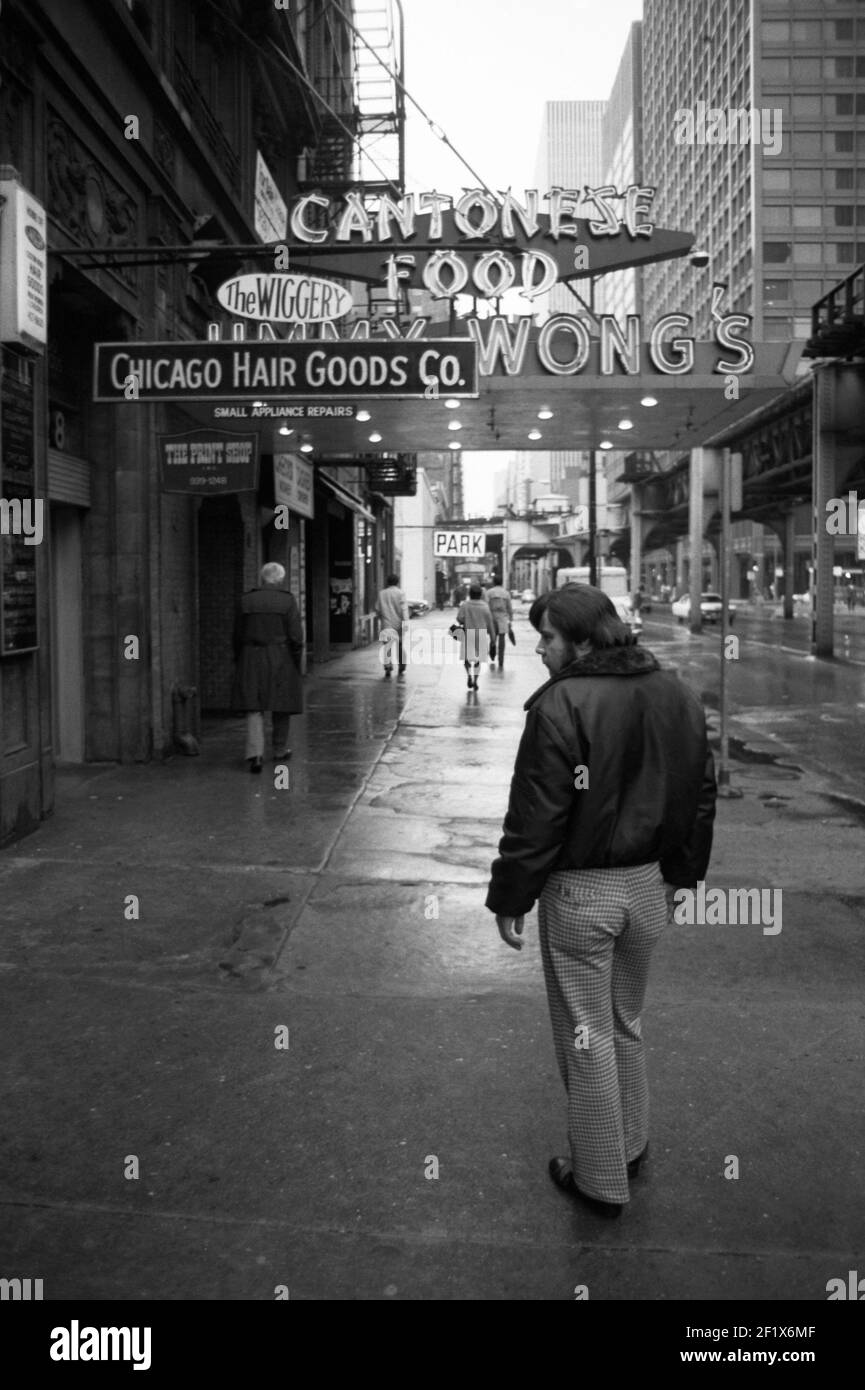 Chicago street scene 1970s hi-res stock photography and images - Alamy