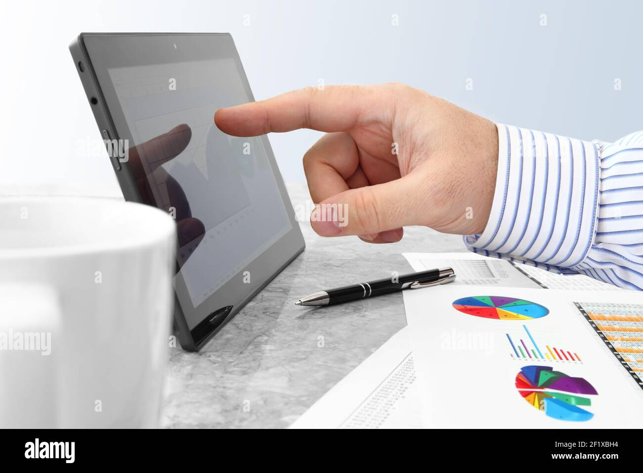 Analyzing diagram hi-res stock photography and images - Alamy