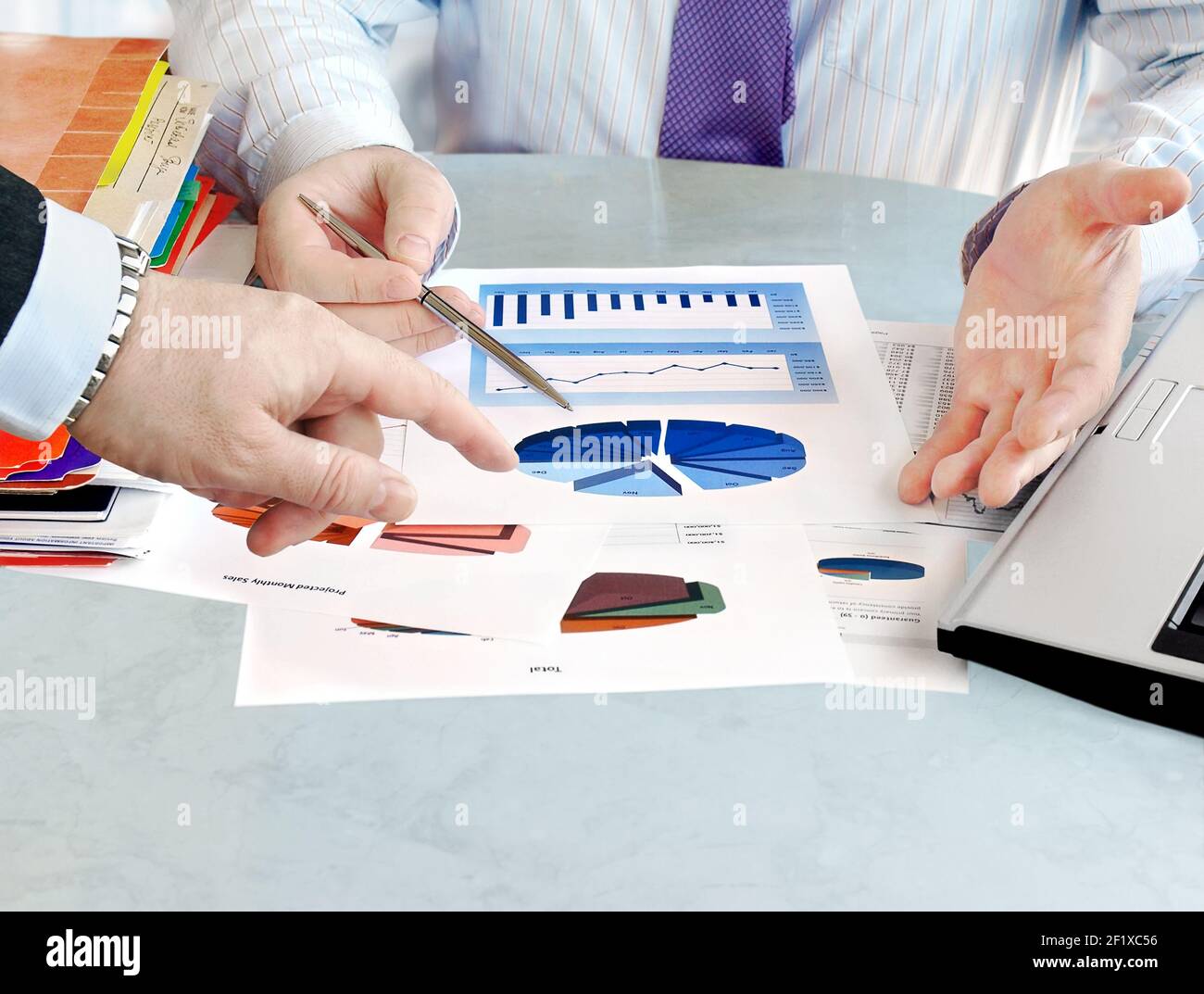 Businessman charts hi-res stock photography and images - Alamy