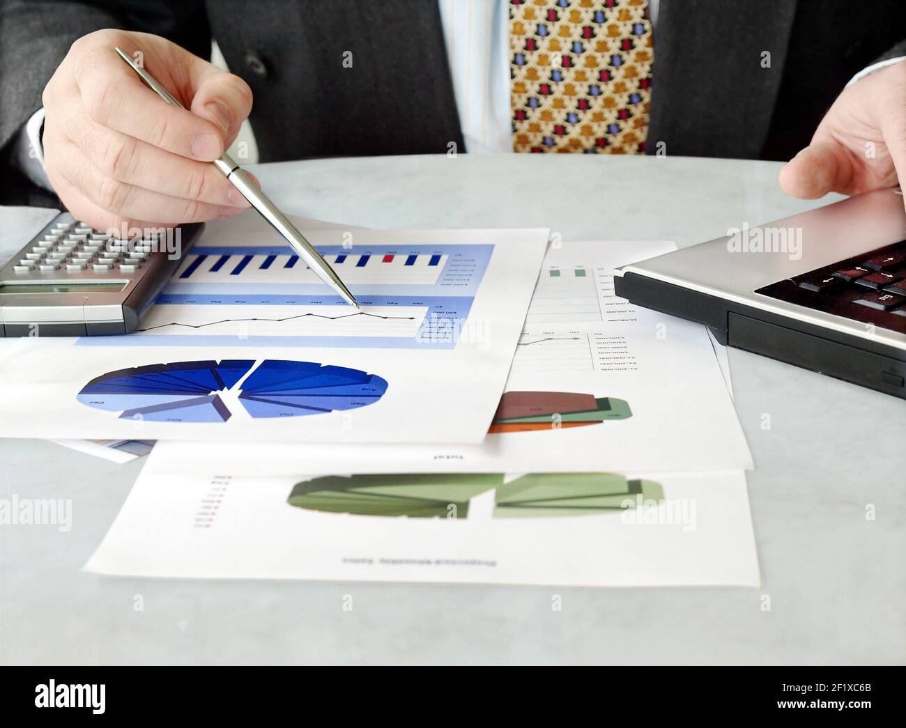 Businessman charts hi-res stock photography and images - Alamy