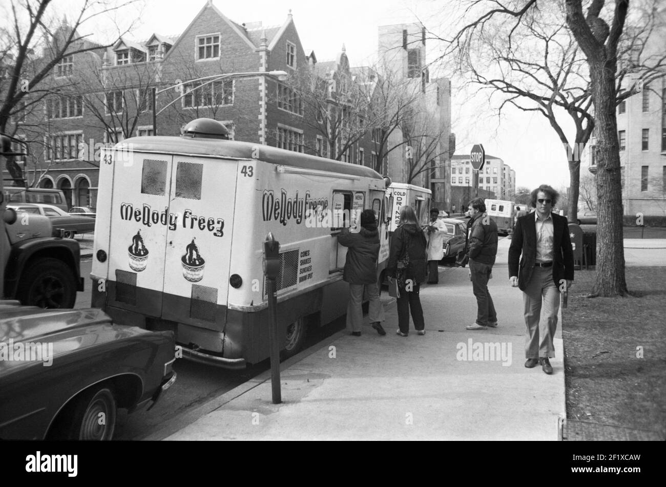 Chicago street scene 1970s hi-res stock photography and images - Alamy