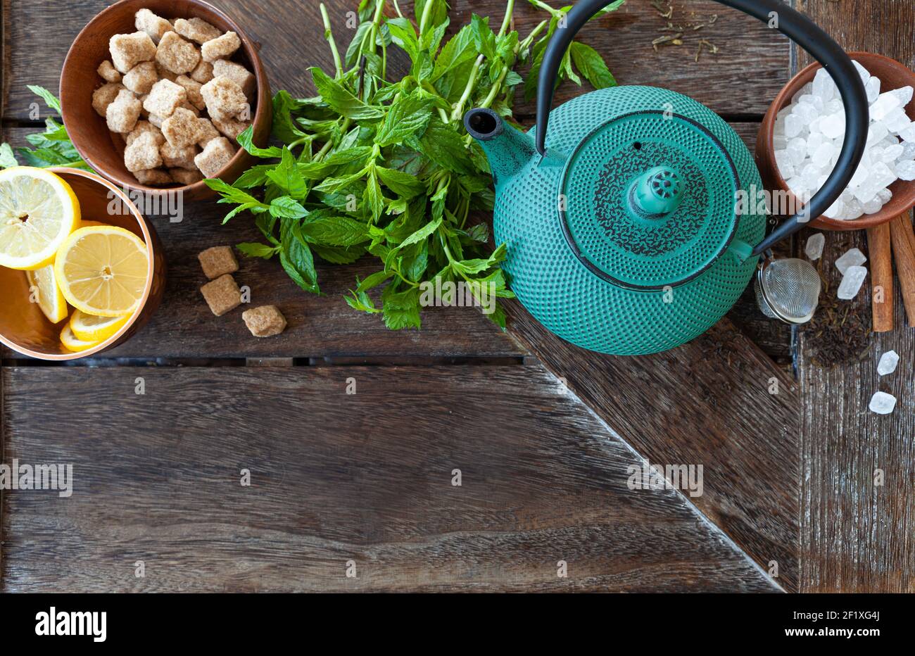 How to prepare tea hi-res stock photography and images - Alamy