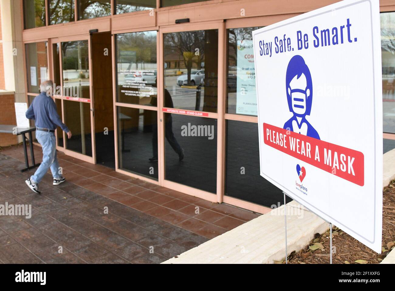 Gov greg abbott hi-res stock photography and images - Alamy