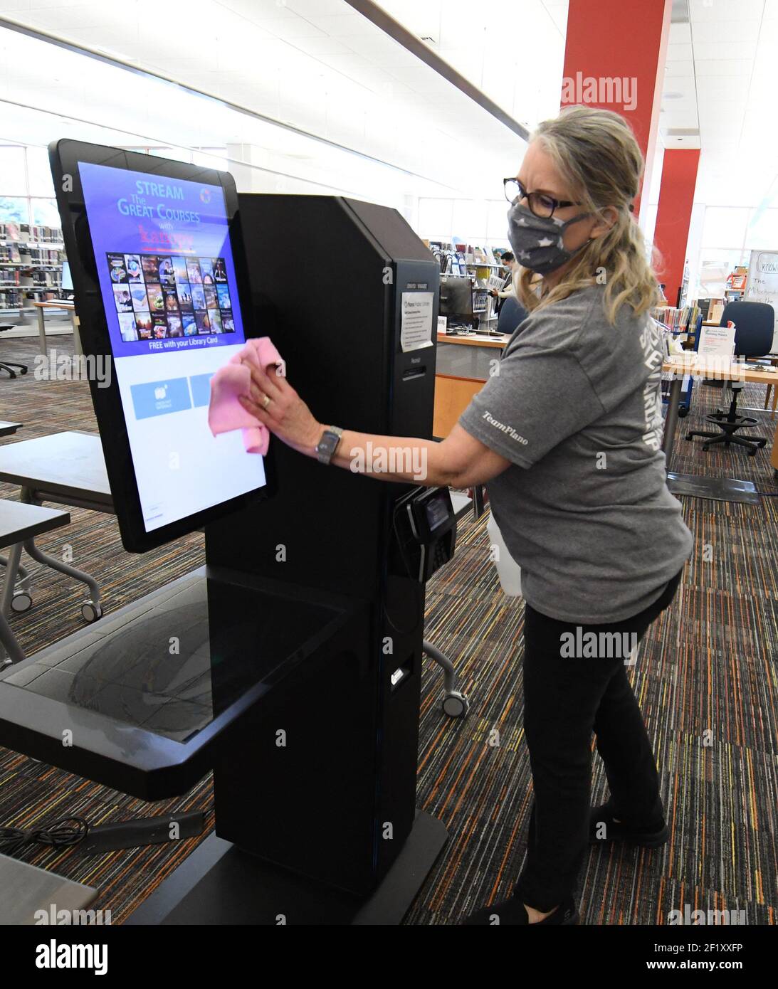 Library public plano hi-res stock photography and images - Alamy