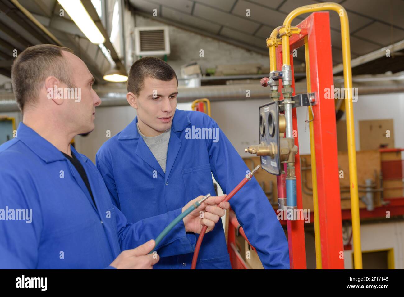 Engineer training energy hi-res stock photography and images - Alamy