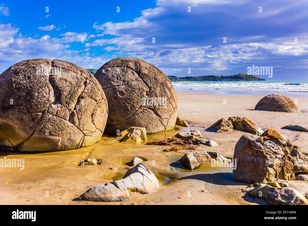 Low tide in the ocean Stock Photo - Alamy