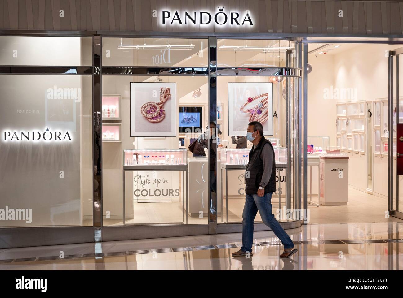 Pandora store china hi-res stock photography and images - Alamy