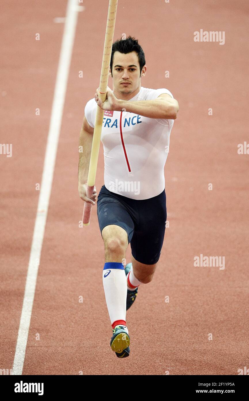 Pole vault men qualification hi-res stock photography and images - Alamy
