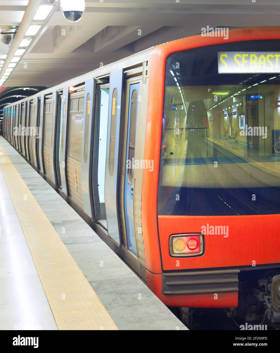 Train and metro station hi-res stock photography and images - Alamy