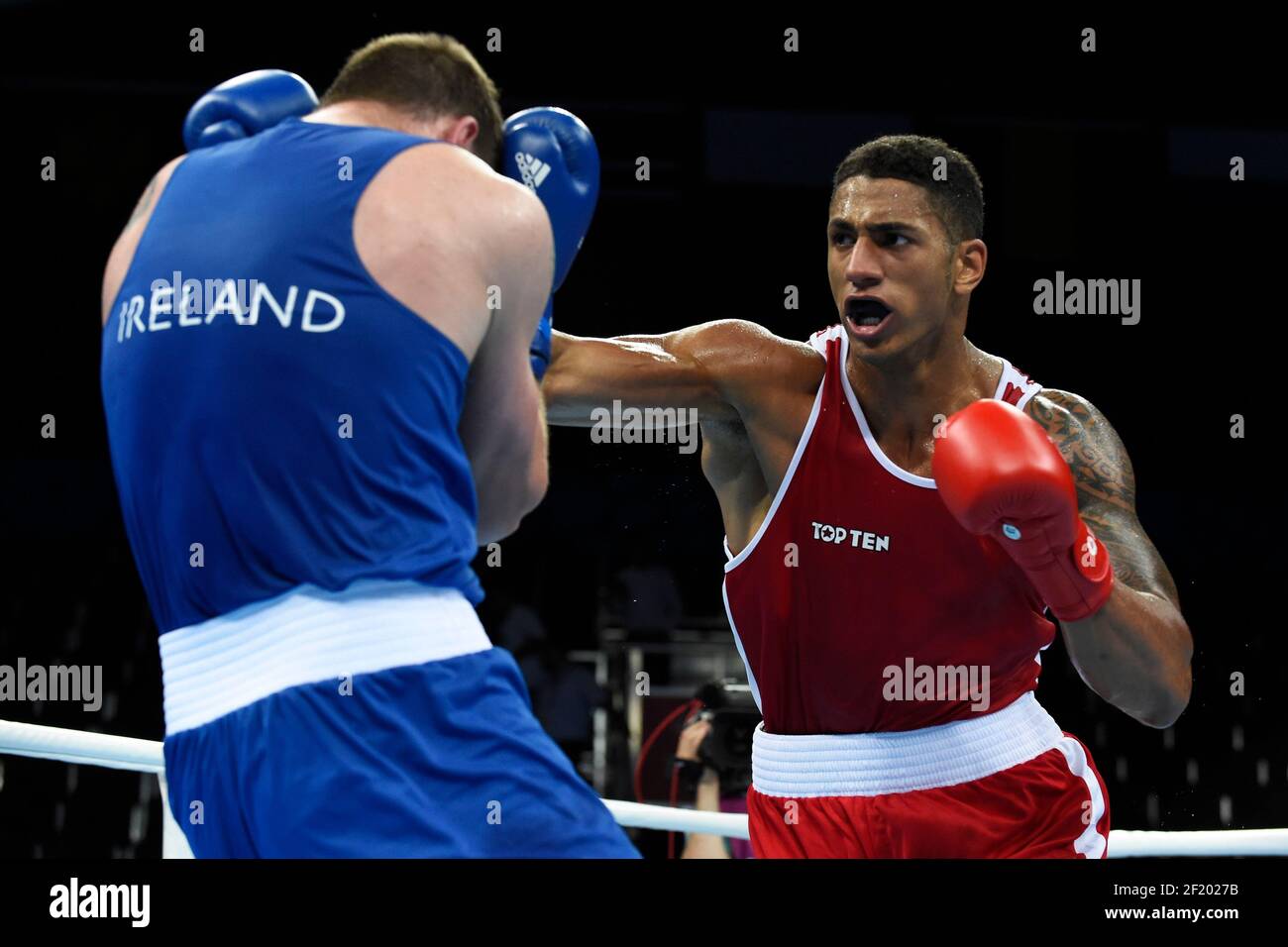 Super heavyweight hi-res stock photography and images - Alamy