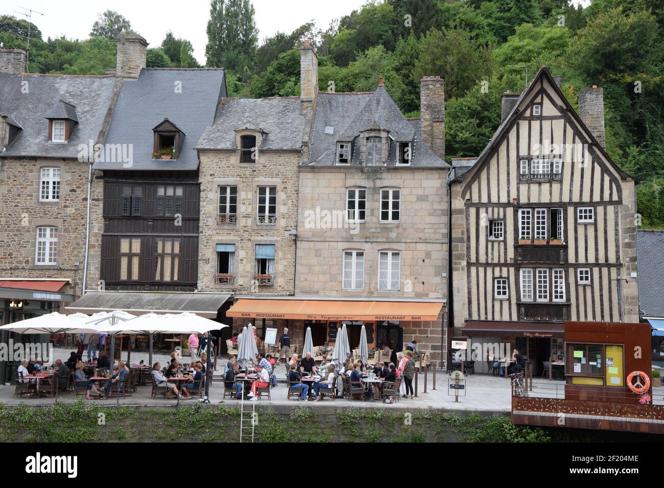 Sidewalk cafes in Dinan, Brittany Stock Photo - Alamy