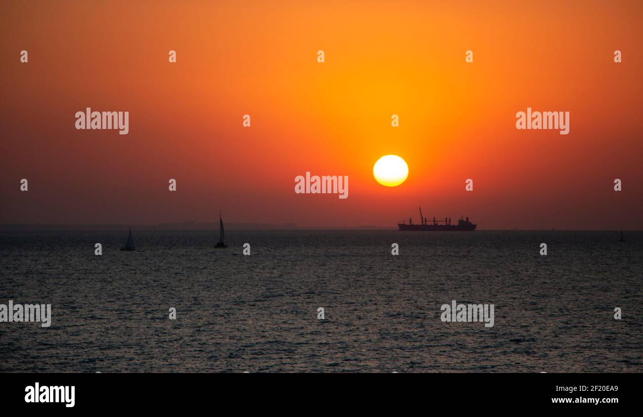Golden light ships sunrise hi-res stock photography and images - Alamy