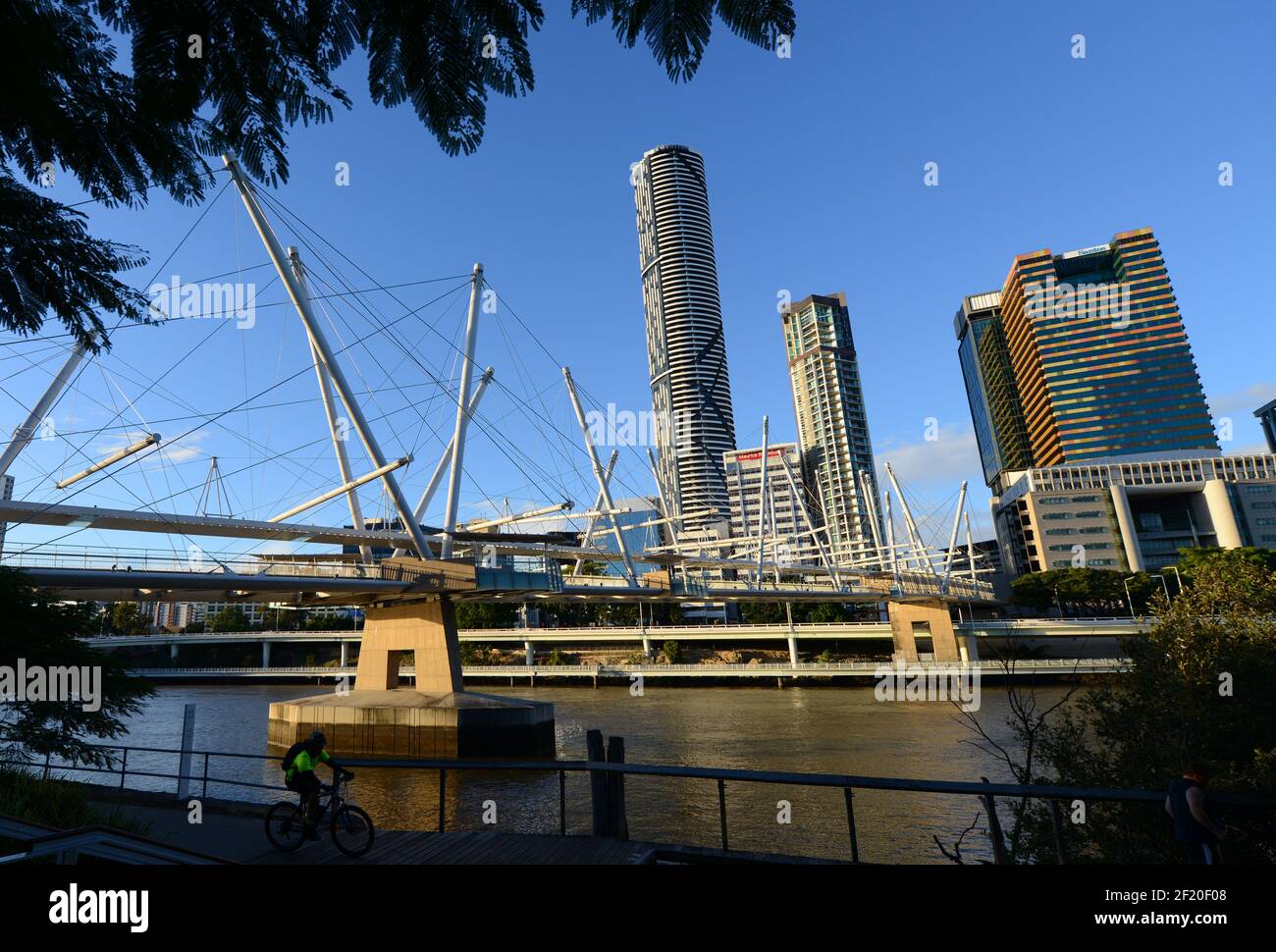 Kurilpa Bridge over the Brisbane river, Queensland, Australia Stock ...