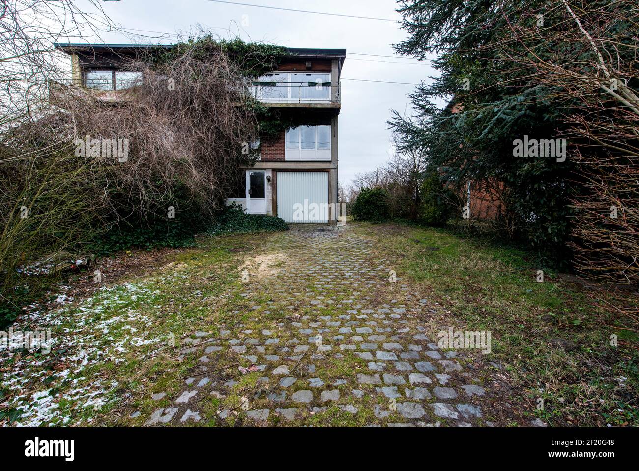 Doel, Antwerp, Belgium. This Rural Ghost Town is cought by a Nuclear ...