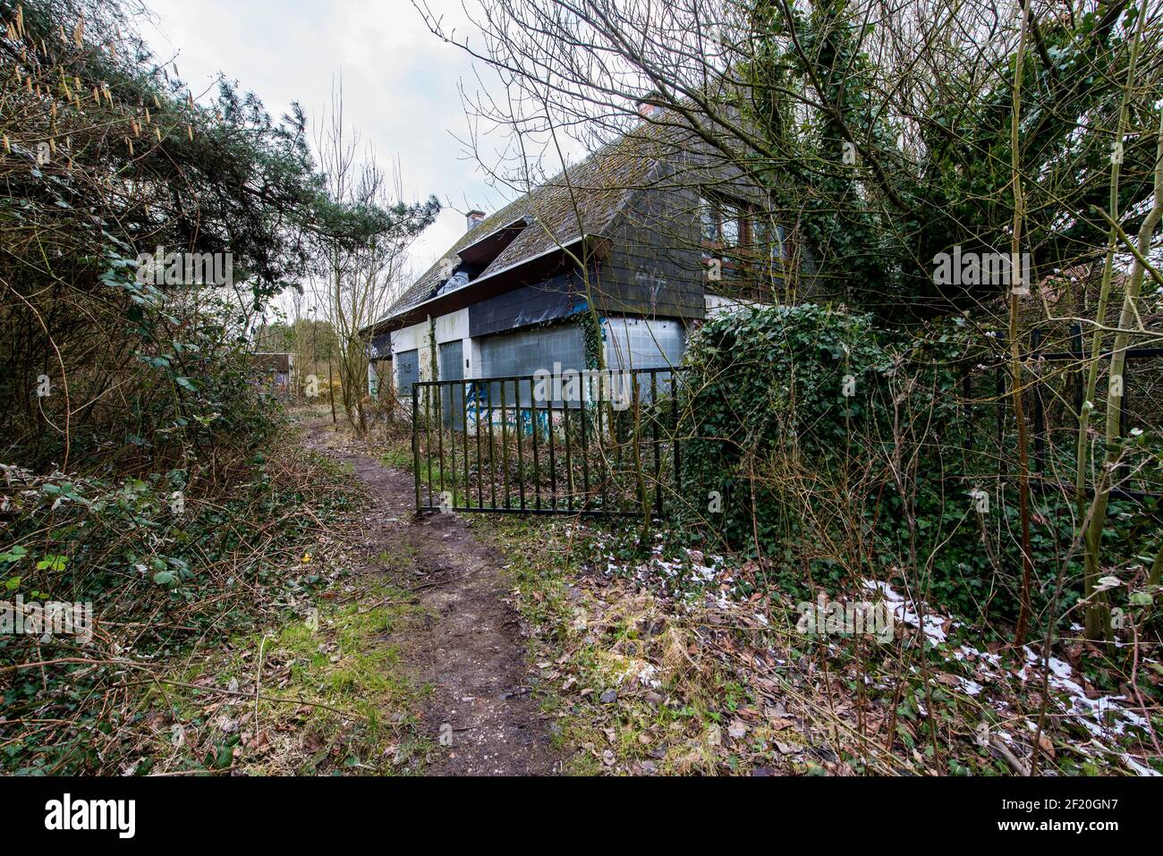 Doel, Antwerp, Belgium. This Rural Ghost Town is cought by a Nuclear ...