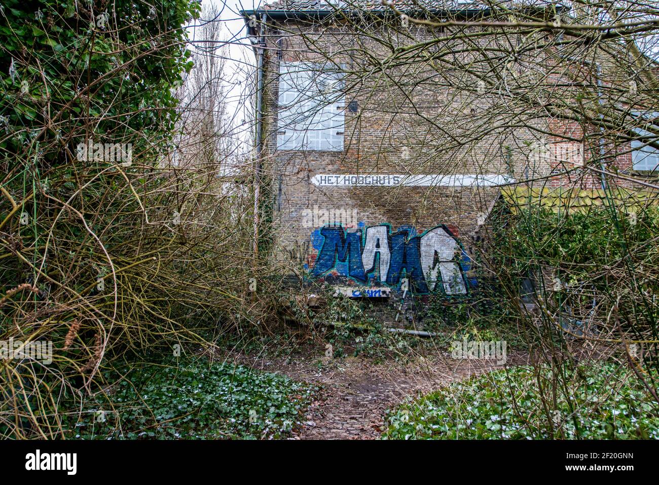 Doel, Antwerp, Belgium. This Rural Ghost Town is cought by a Nuclear ...